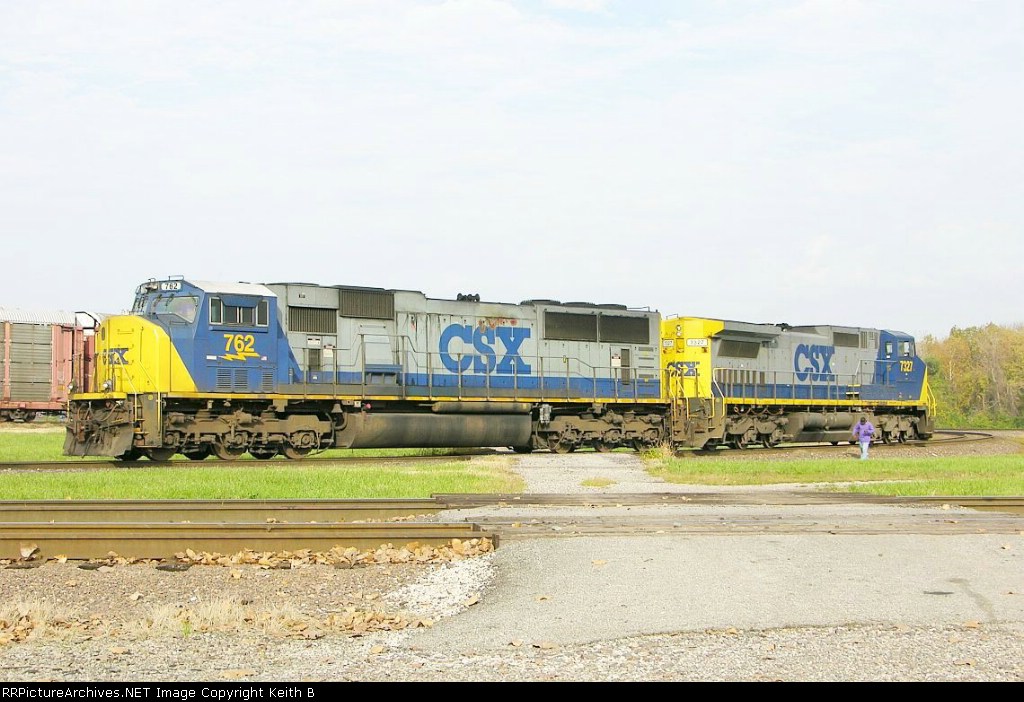 CSX 762 and 7327